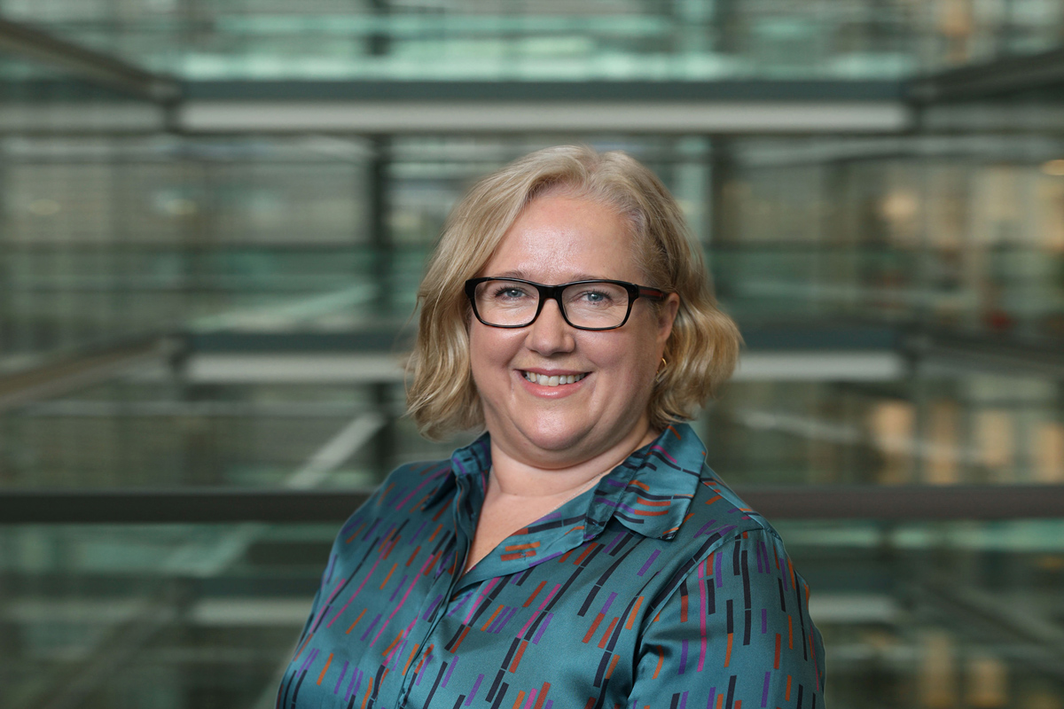 Vrouwelijke topaccountant kandidaat voor leiderschap EY UK - Accountantweek